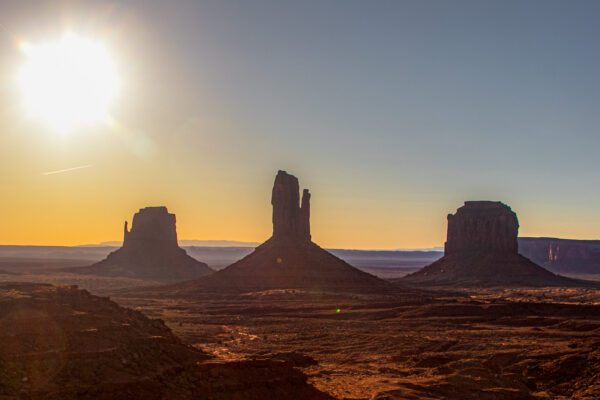 The Ultimate Monument Valley Travel Guide for 2025 🏜️